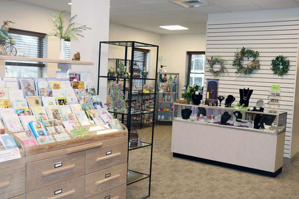 Amenities & Services | Cornwall Manor